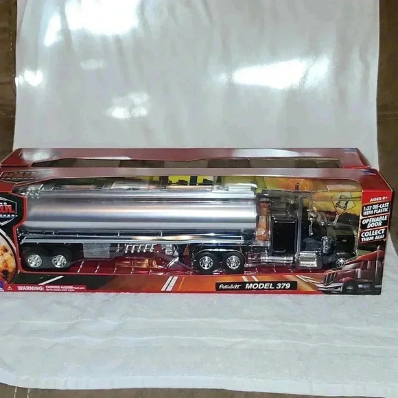 Freightliner | Toys | Peterbilt Model379 Big Rig Toy Brand New In Box ...